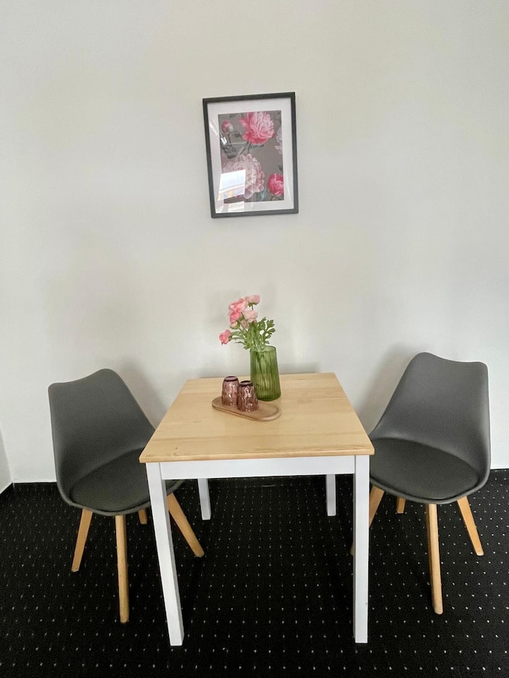 Spacious Cosy Room In ŽIžkov - Prague