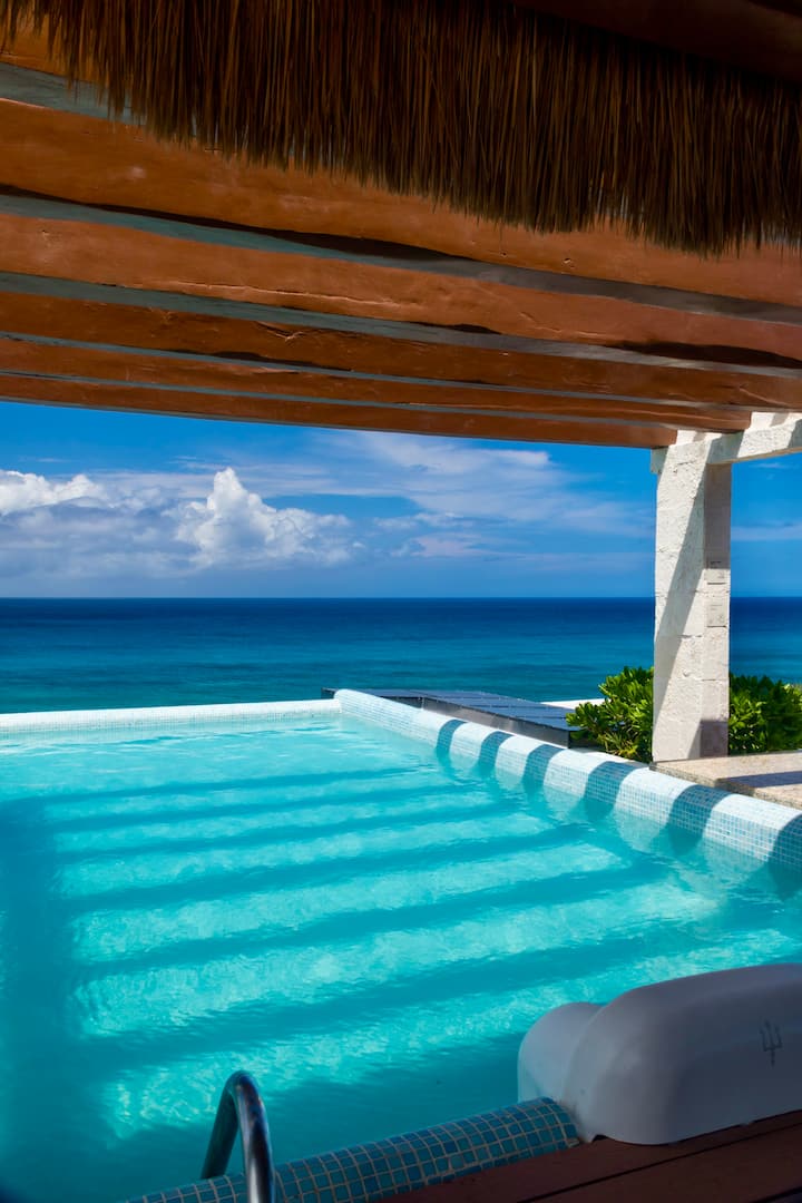 Best Value Oceanfront Stay | Rooftop Pool - Isla Mujeres