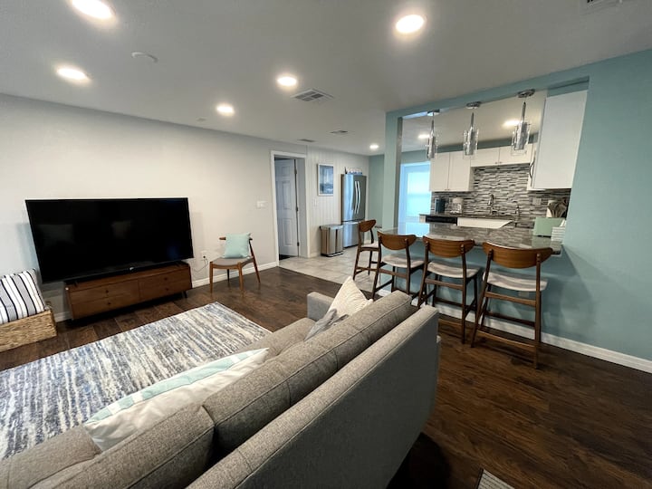 Bay Shore Bungalow - Anna Maria Island, FL