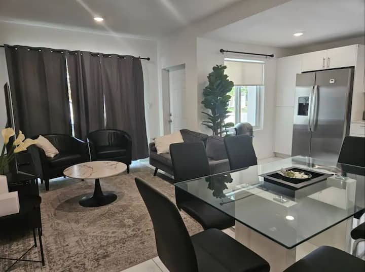 Sunluxescape 30%off | 3br 2.5ba Rooftop Parking - Homestead, FL