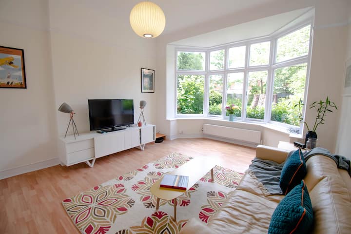 Spacious And Quiet Garden Flat - Epsom