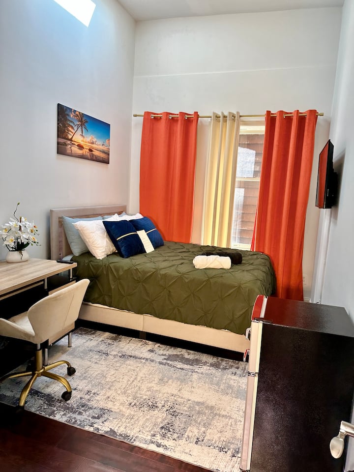 Serviced Apartment - Downtown Trendy Urban Retreat - Jersey