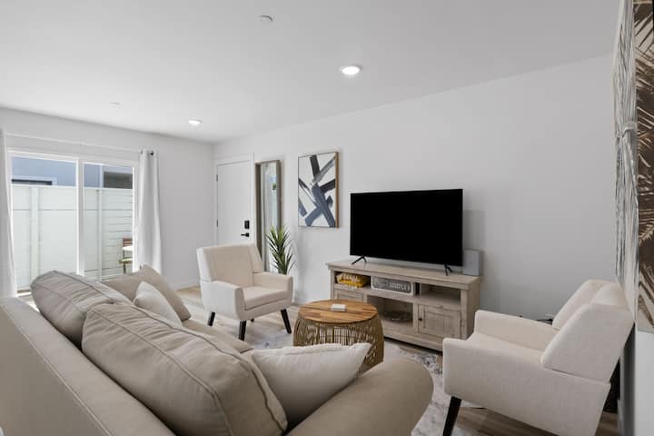 Modern 2br W/patio - Walk To Best Of Pacific Beach - ミッション湾, CA
