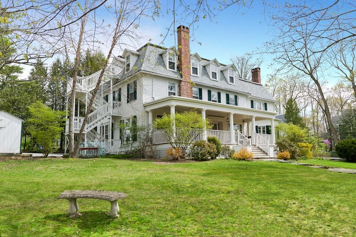 The Dewey Inn - Stockbridge, MA