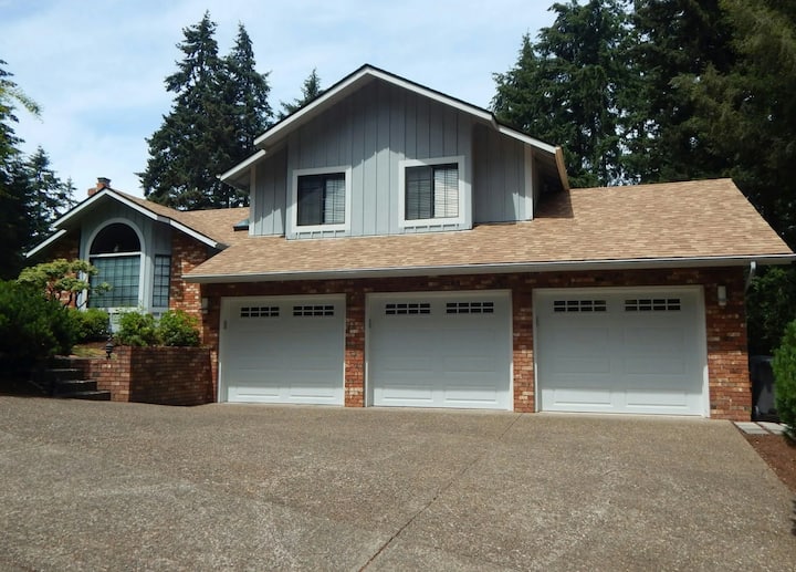 Chic Eugene Luxury Near U Of O! - Eugene, OR