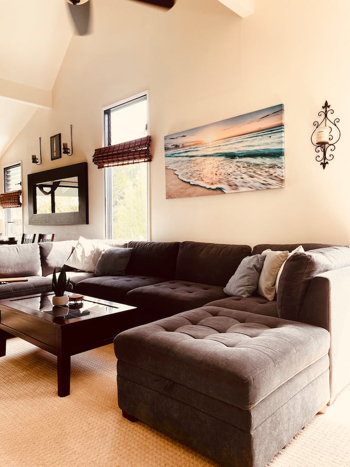 Bright, Airy, Central Loft With Lush Views - Princeville, HI