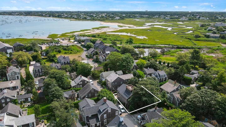 "Chip Chop" - 6 Bedroom Designer Home On Beaver St - Nantucket, MA