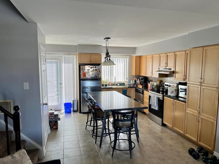 Brampton Room W/ Own Bath - Brampton