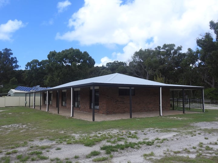 5 Bedroom House - Orchid Beach - Sleep 16 - Fraser Island