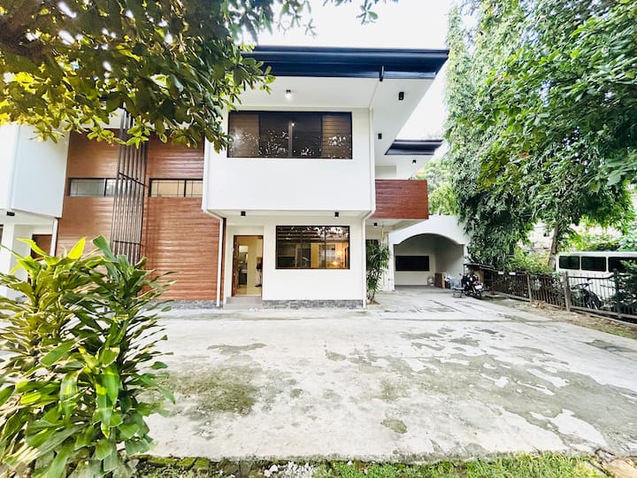 4br Duplex For 25 Persons W/ Wi-fi & Parking - Cebu