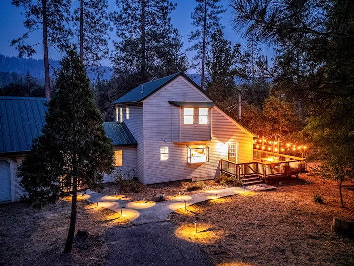 Evergreen Retreat Hideaway |Game Room| Fire Pit - Wawona, CA