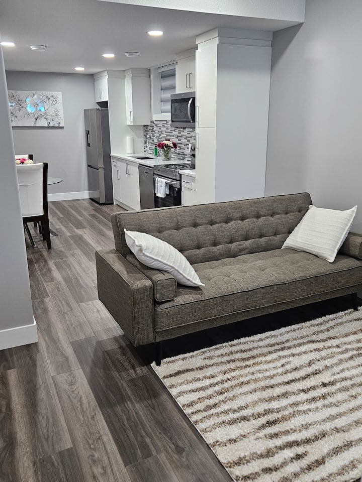 Cozy Two Beds Basement Suit - Beaumont