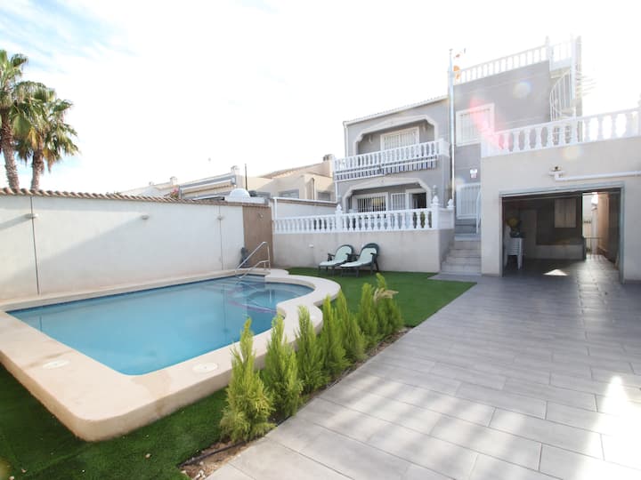 Mediterranean Style Villa - Torrevieja