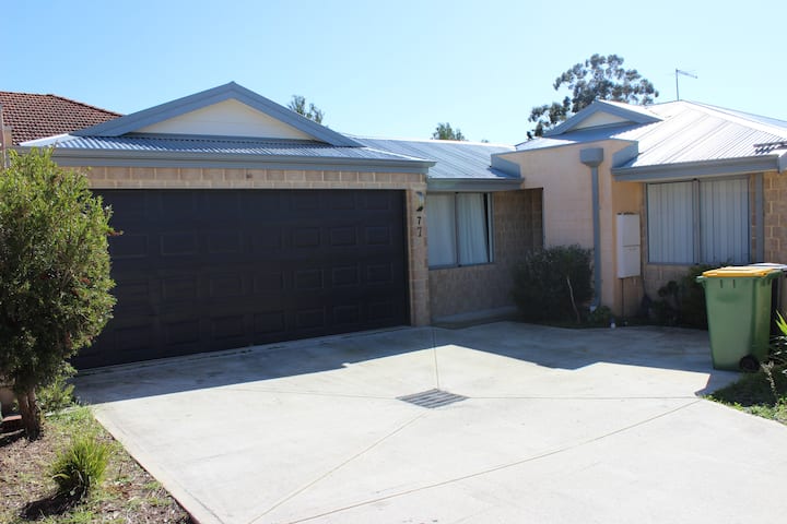 Tranquil Treasure: 3-bedroom Villa - Gosnells