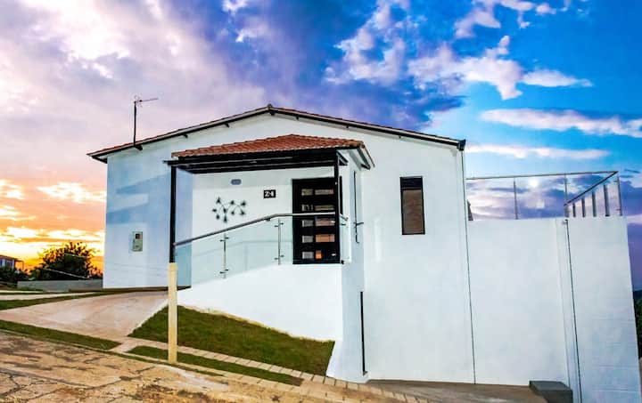 Casa Con Piscina Y Jacuzzi, Rodeada De Naturaleza. - Carmen de Apicalá