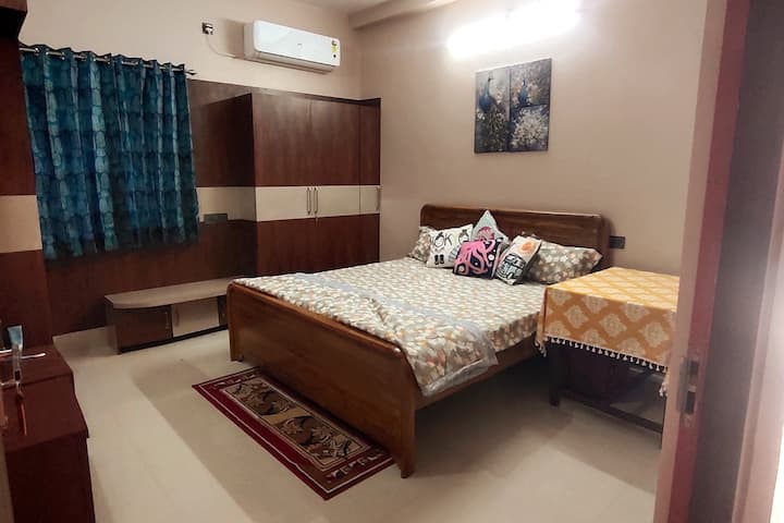 Nutan Homestay Double Bed Room - Deoghar