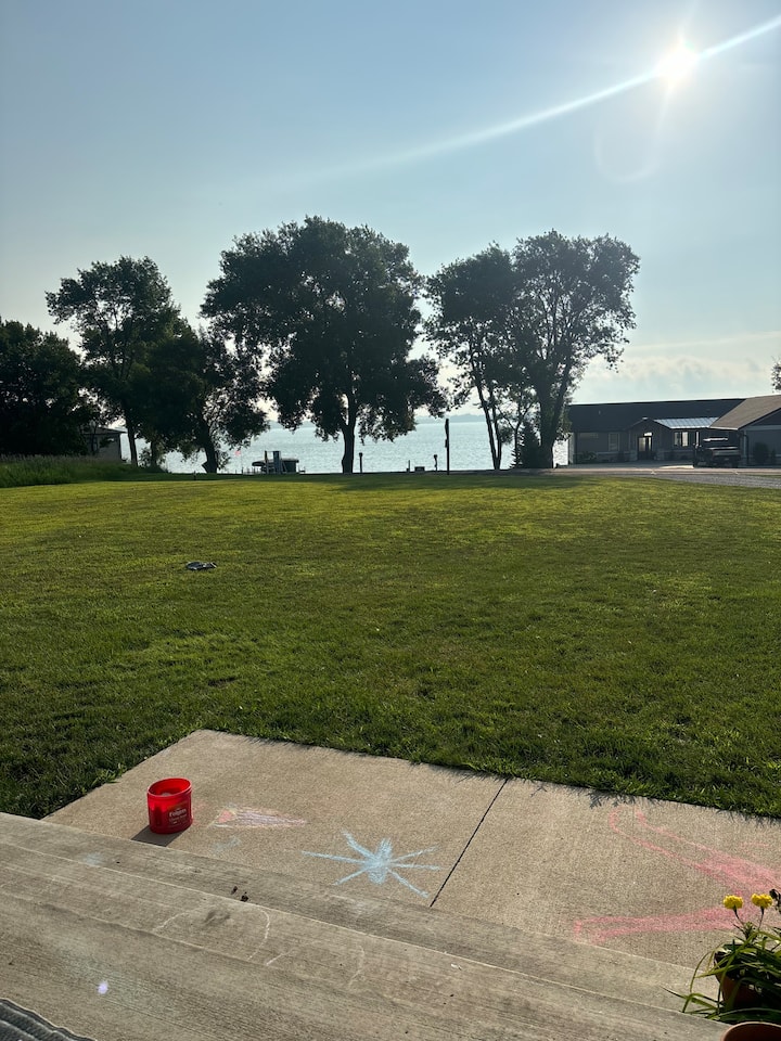 Hilltop Haven - Lost Island Lake, IA
