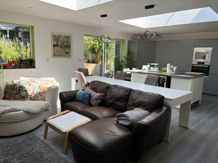 Double En-suite Close To Airport - Luton