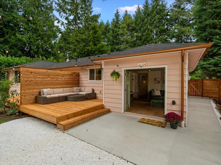 Private Garden Suite | King Bed • W/d - Lynnwood, WA