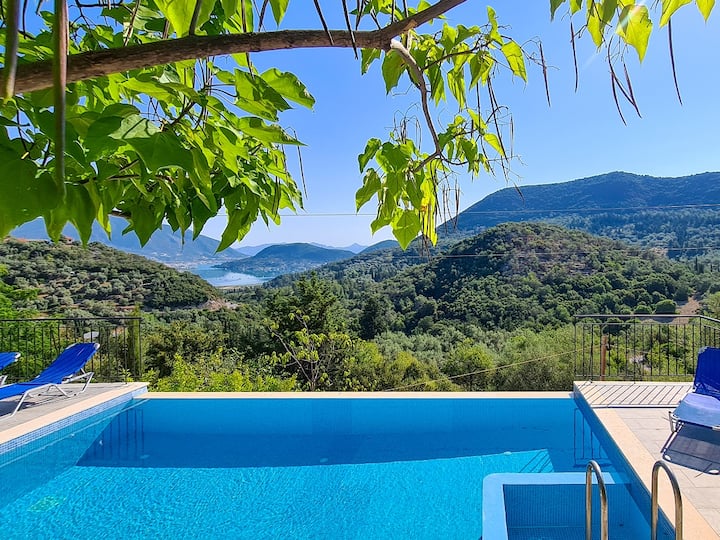 Villa Victoria Lefkas- 3 Bedroom Villa With A Pool - Лефкас