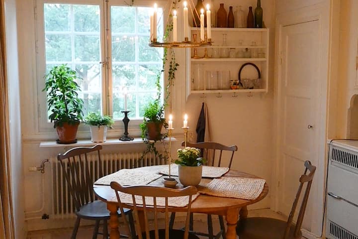 Sekelskifteslägenhet I Råsunda - Solna