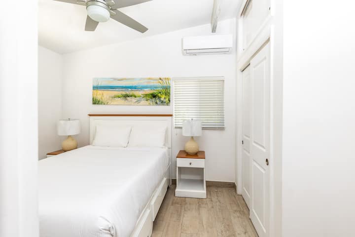 Buttonwood Lodge Unit #4 - Turks and Caicos Islands