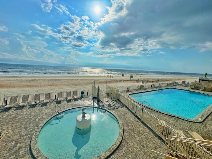 Stunning Ocean Front - King Bed Private Balcony! - Daytona Beach, FL