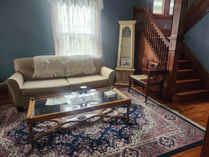 1895 Victorian On Pib Grey Room - Kelleys Island, OH