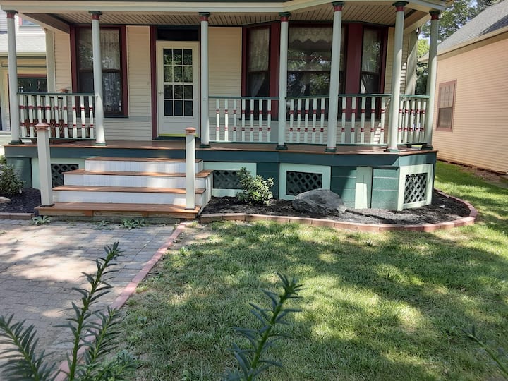 1895 Victorian On Pib Grey Room - Put-in-Bay, OH