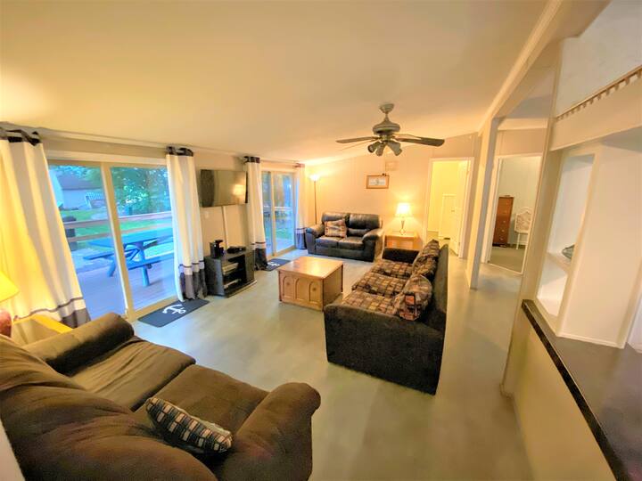 Island Getaway Close To Pool! Linens Included! - Put-in-Bay, OH