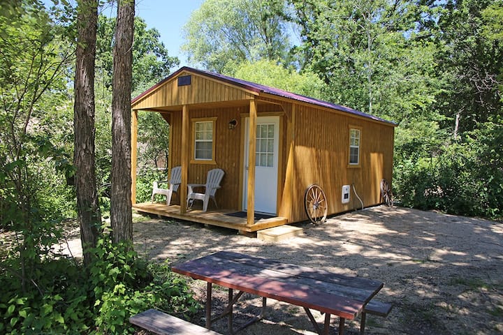 Cozy Cabin 80 - Baraboo, WI