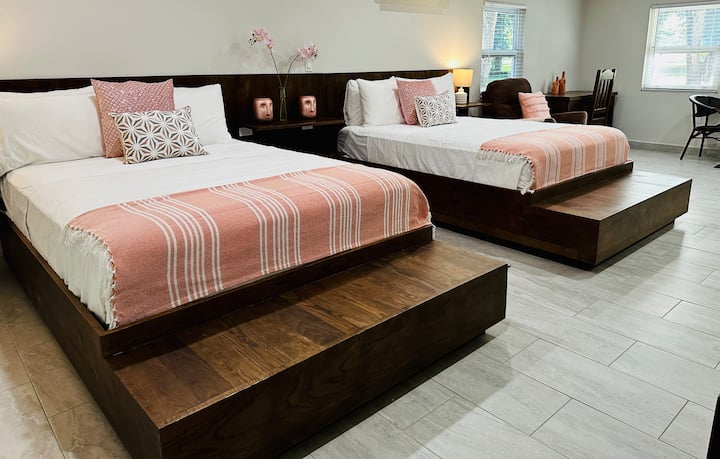 Roaring River Resort: Double Queen Room - Belmopan