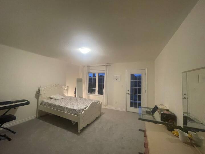Beautiful Private Rooms In House - Oshawa