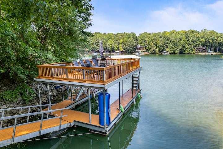 Spacious Lakefront Retreat W/ Deepwater Dock - Clemson, SC