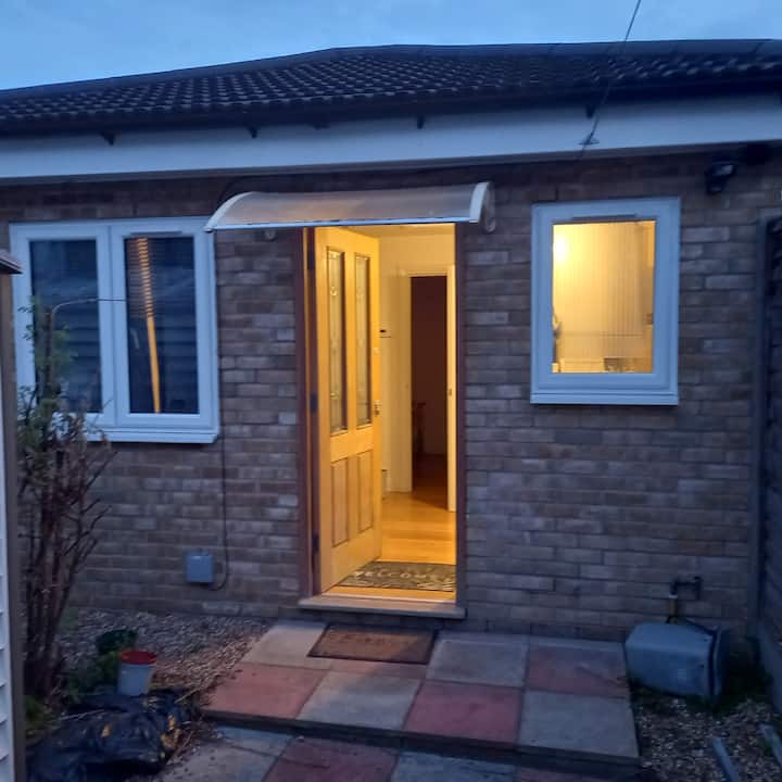 Modern, Self-contained Annexe - London