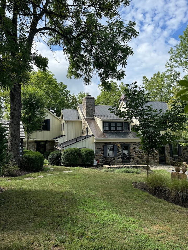 Charming 30+ Acre Ranch House - Harpers Ferry, WV