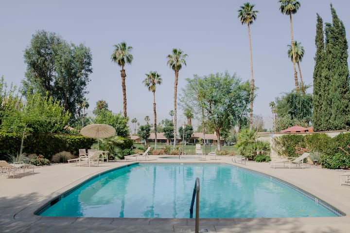 Serena Bungalow - Monterey Cc - Palm Desert, CA
