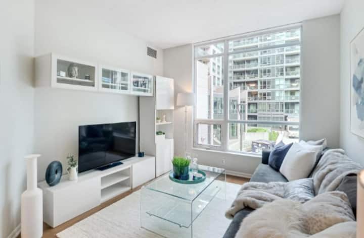 "Stylish Central 1br Condo - Perfect City Escape! - Allan A. Lamport Stadium
