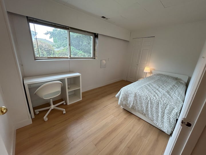 Burnaby, Maureen Crescent, Room Near Sfu ,B1 - Burnaby