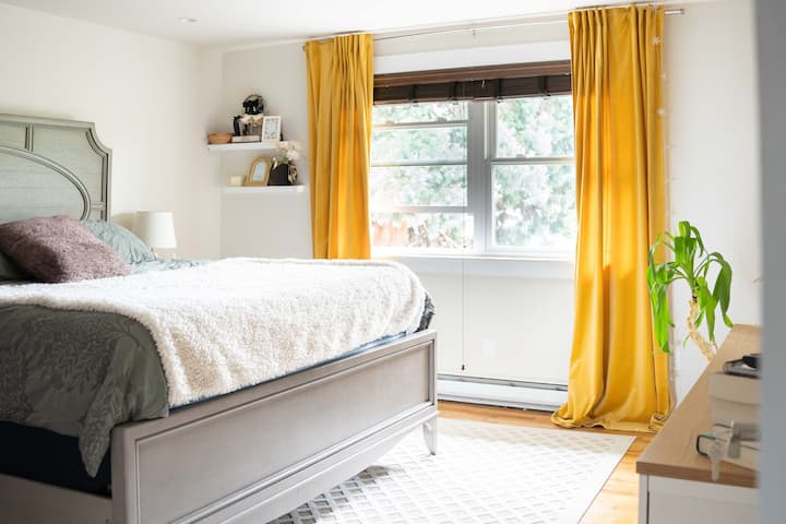 Peaceful Beachside Townhome - Mountlake Terrace, WA