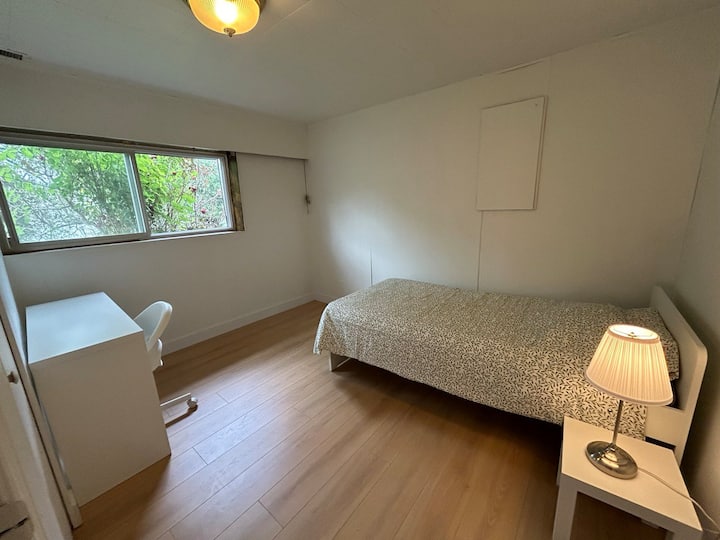 Room In Burnaby, Near Sfu, For 1 Guest, B2 - Burnaby