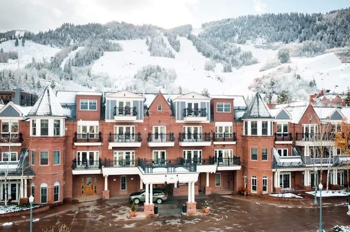 Aspen Mountain Residences | 2br Condo #39 - Aspen, CO