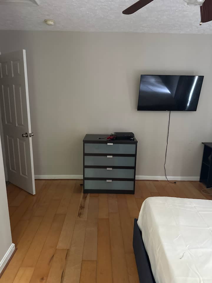 Simple Nice Room, Large Space - Stafford, VA