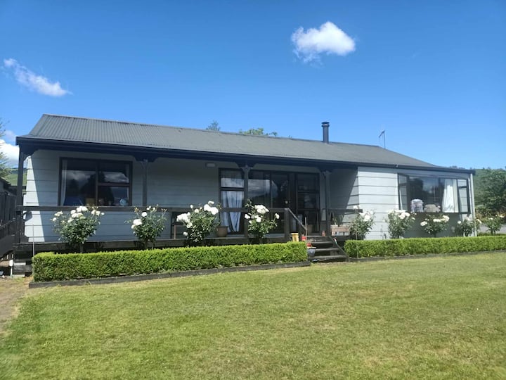 Rose Cottage - Up To 5 Guests - Lake Taupo