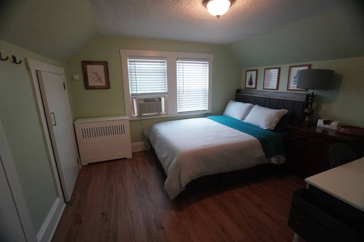 A Comfortable Room In Summit - New Jersey