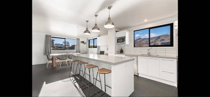 Large, Spacious Home - Cromwell