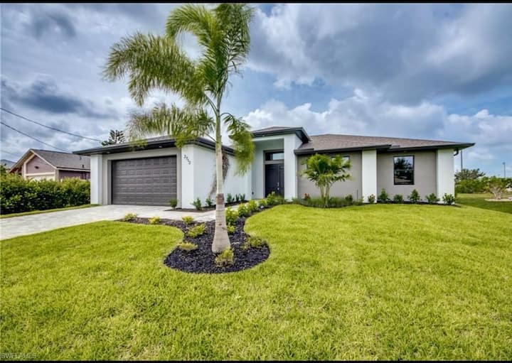 Luxury Cape Coral Get Away - Cape Coral, FL