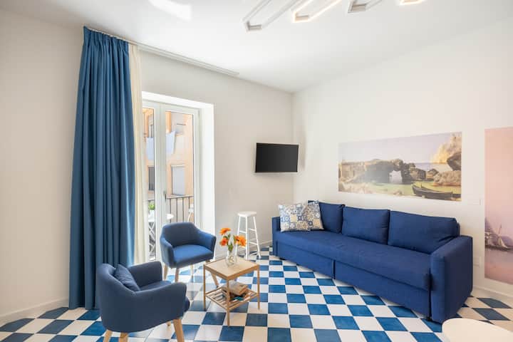 Luxury New Sorrento Home With Terrace - Sleeps 12 - Vico Equense