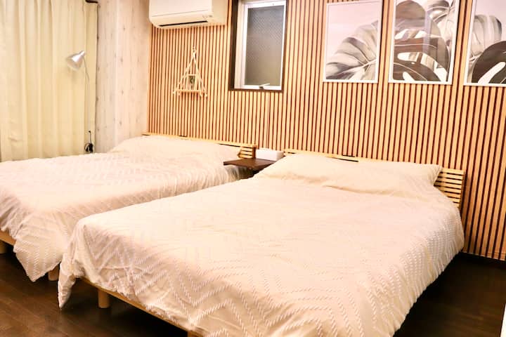 3 Min Walk-tsutenkaku / 1 Train Stop-shinsaibashi - Umeda