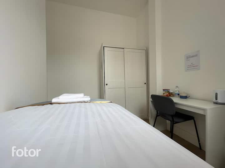 Double Room With Shared Bathroom - Cork